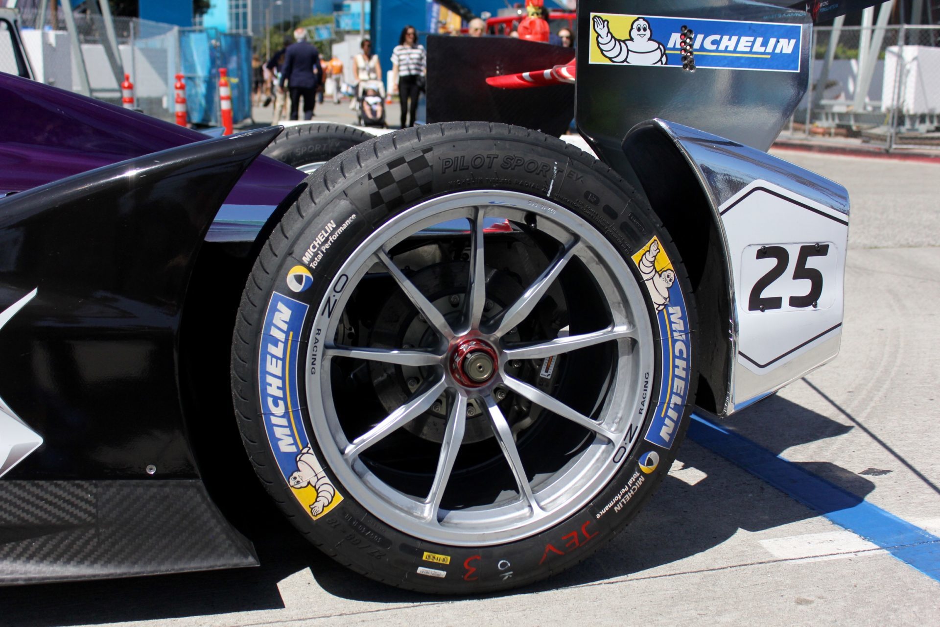 Formula E wheel close 2 - MilesPerHr